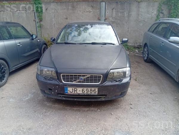 Melns Volvo S80 2003 Rīga, ar dzinēja tilpumu 2.40 L un nobraukumu 500 tūkst. km par 300 €, foto 5 vietnē AUTOMOTO.COM.LV