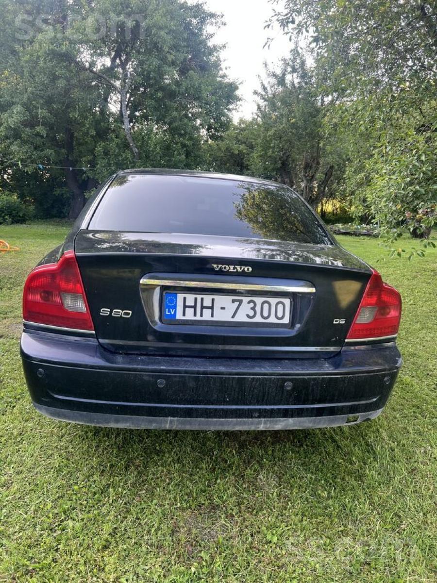 Black Volvo S80 2004 in Liepaja, with an engine capacity of 2.40 L and mileage of 439 thousand km for 2350 €, photo 4 on AUTOMOTO.COM.LV
