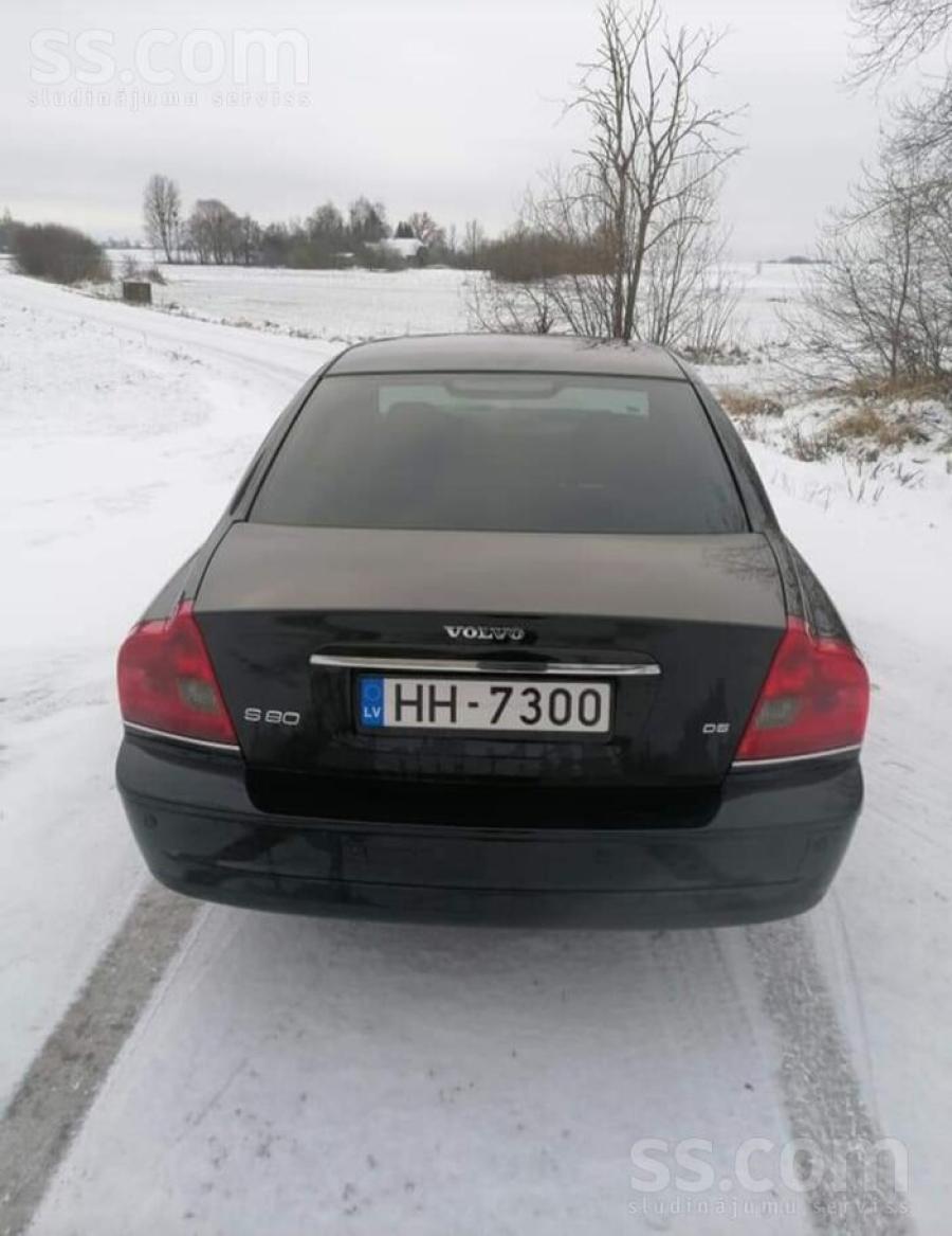 Melns Volvo S80 2004 Liepāja, ar dzinēja tilpumu 2.40 L un nobraukumu 0 tūkst. km par 4500 €, foto 2 vietnē AUTOMOTO.COM.LV