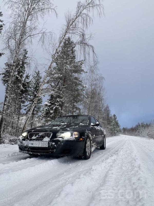 Melns Volvo S80 2004 Liepāja, ar dzinēja tilpumu 2.40 L un nobraukumu 0 tūkst. km par 4500 €, foto 3 vietnē AUTOMOTO.COM.LV