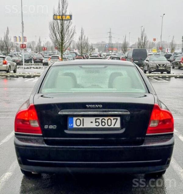 Black Volvo S80 2004 in Riga, with an engine capacity of 2.40 L and mileage of 293 thousand km for 2100 €, photo 2 on AUTOMOTO.COM.LV