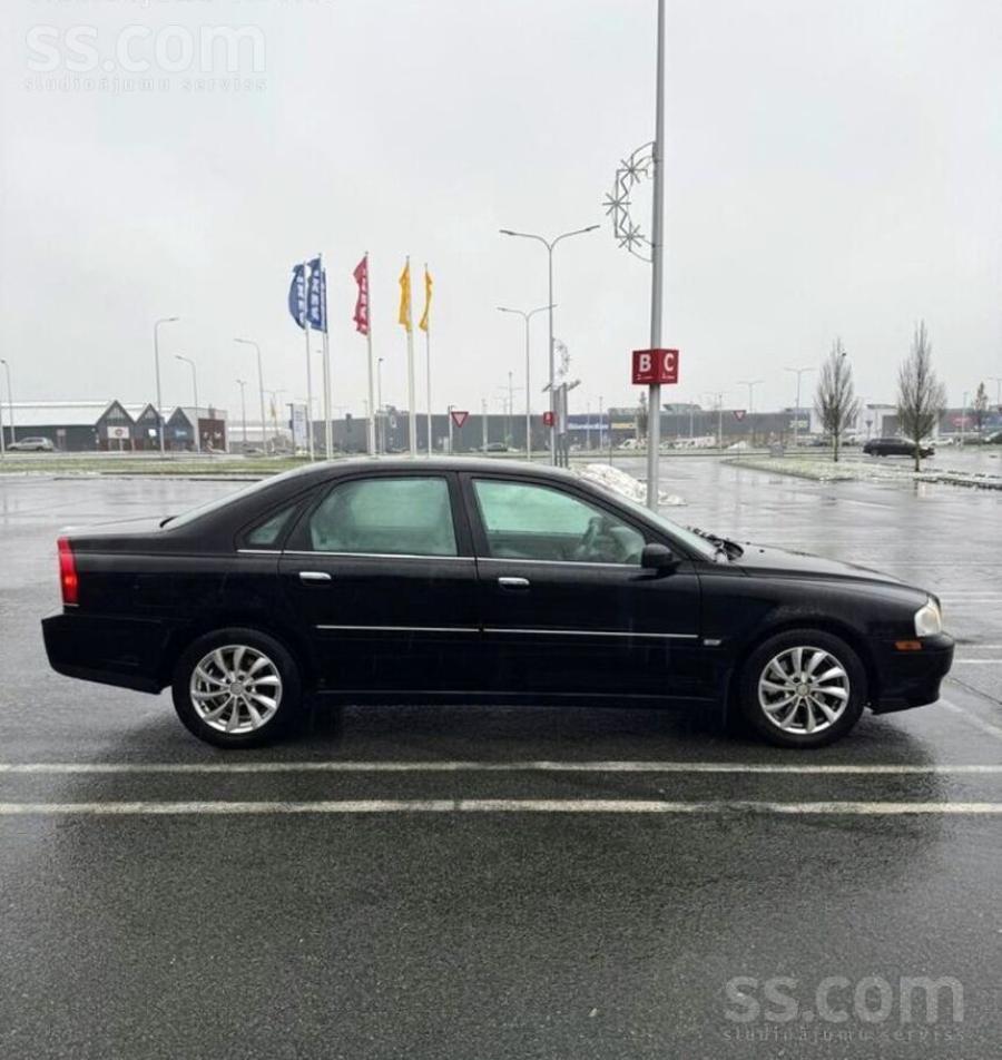 Melns Volvo S80 2004 Rīga, ar dzinēja tilpumu 2.40 L un nobraukumu 293 tūkst. km par 2100 €, foto 4 vietnē AUTOMOTO.COM.LV