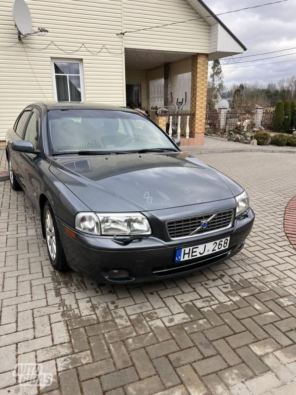 Black Volvo S80 2004 in Vilnius, with an engine capacity of 2.40 L and mileage of 328 thousand km for 1200 €, photo 1 on AUTOMOTO.COM.LV