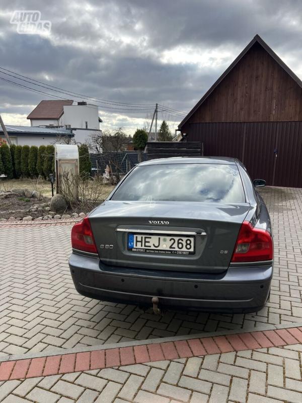 Black Volvo S80 2004 in Vilnius, with an engine capacity of 2.40 L and mileage of 328 thousand km for 1200 €, photo 3 on AUTOMOTO.COM.LV
