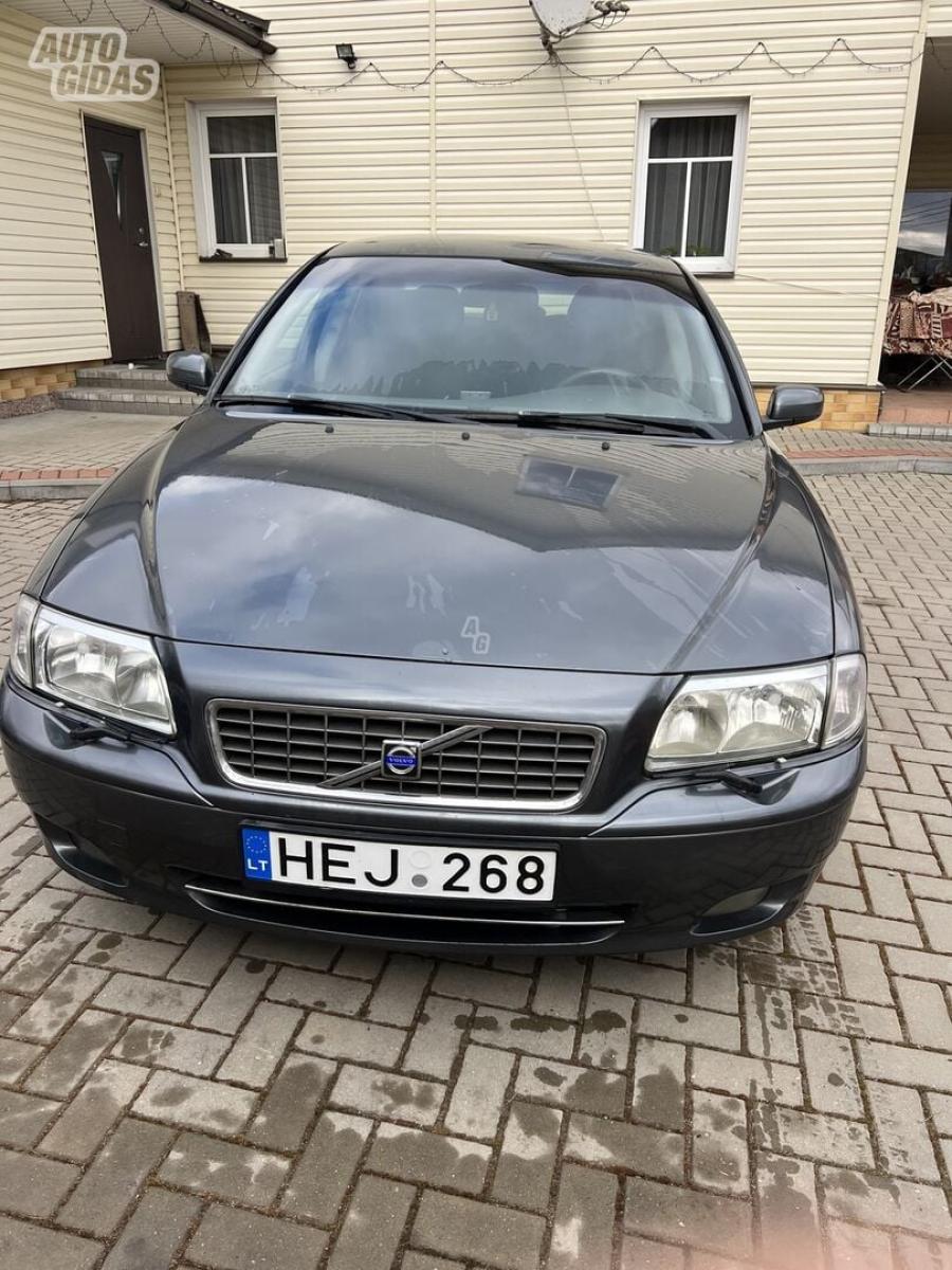 Black Volvo S80 2004 in Vilnius, with an engine capacity of 2.40 L and mileage of 328 thousand km for 1200 €, photo 6 on AUTOMOTO.COM.LV