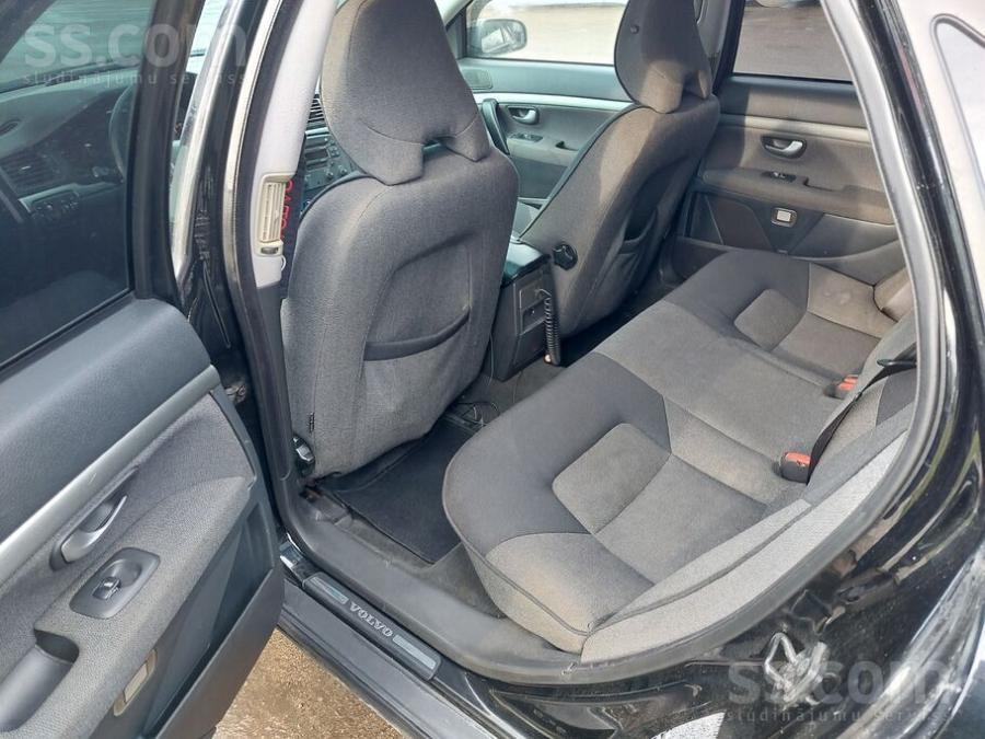 Melns Volvo S80 2004 Daugavpils, ar dzinēja tilpumu 2.40 L un nobraukumu 440 tūkst. km par 1300 €, foto 6 vietnē AUTOMOTO.COM.LV