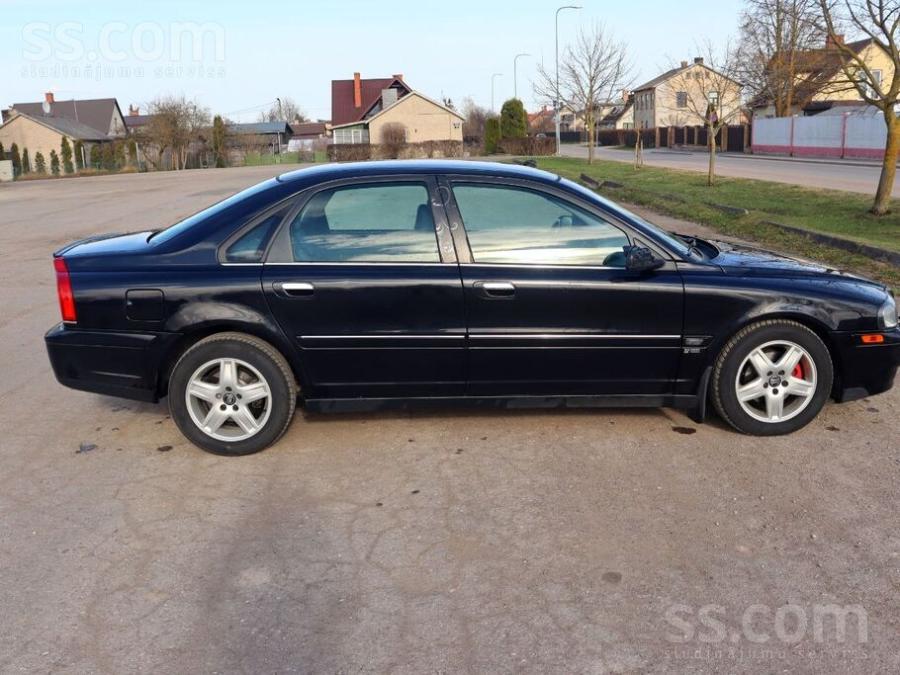 Melns Volvo S80 2004 Bauska, ar dzinēja tilpumu 2.40 L un nobraukumu 440 tūkst. km par 2500 €, foto 1 vietnē AUTOMOTO.COM.LV