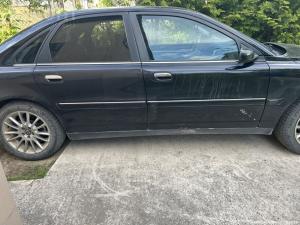Black Volvo S80 2004 in Riga, with an engine capacity of 2.40 L and mileage of 500 thousand km for 600 €, photo 3 on AUTOMOTO.COM.LV
