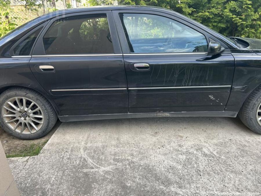 Black Volvo S80 2004 in Riga, with an engine capacity of 2.40 L and mileage of 500 thousand km for 600 €, photo 3 on AUTOMOTO.COM.LV