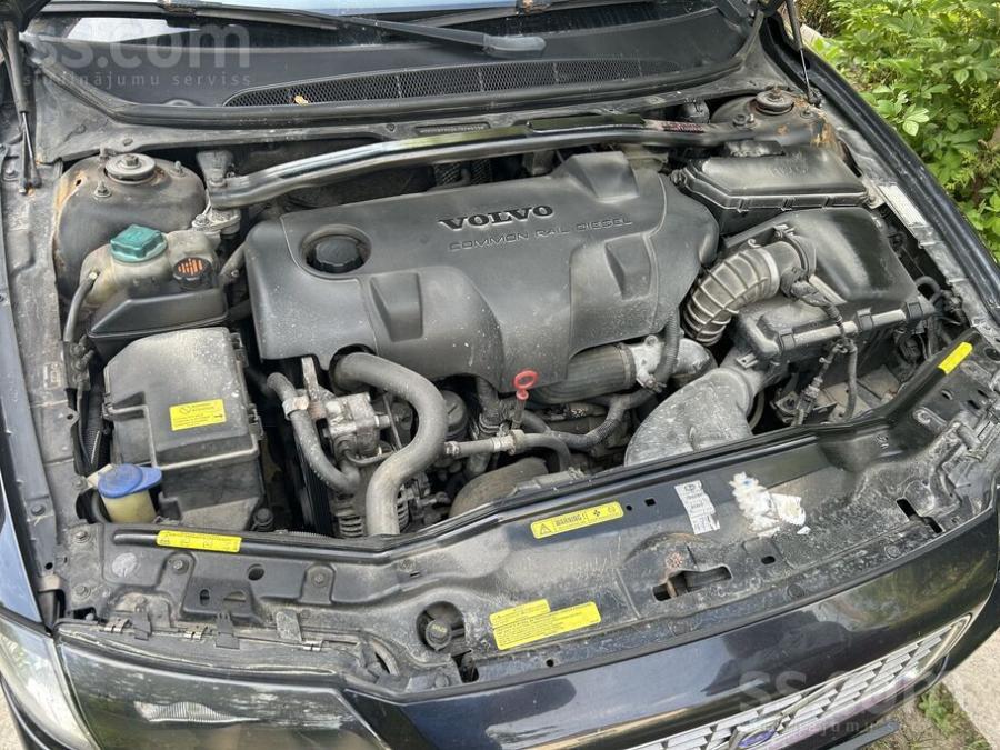 Black Volvo S80 2004 in Riga, with an engine capacity of 2.40 L and mileage of 500 thousand km for 600 €, photo 4 on AUTOMOTO.COM.LV