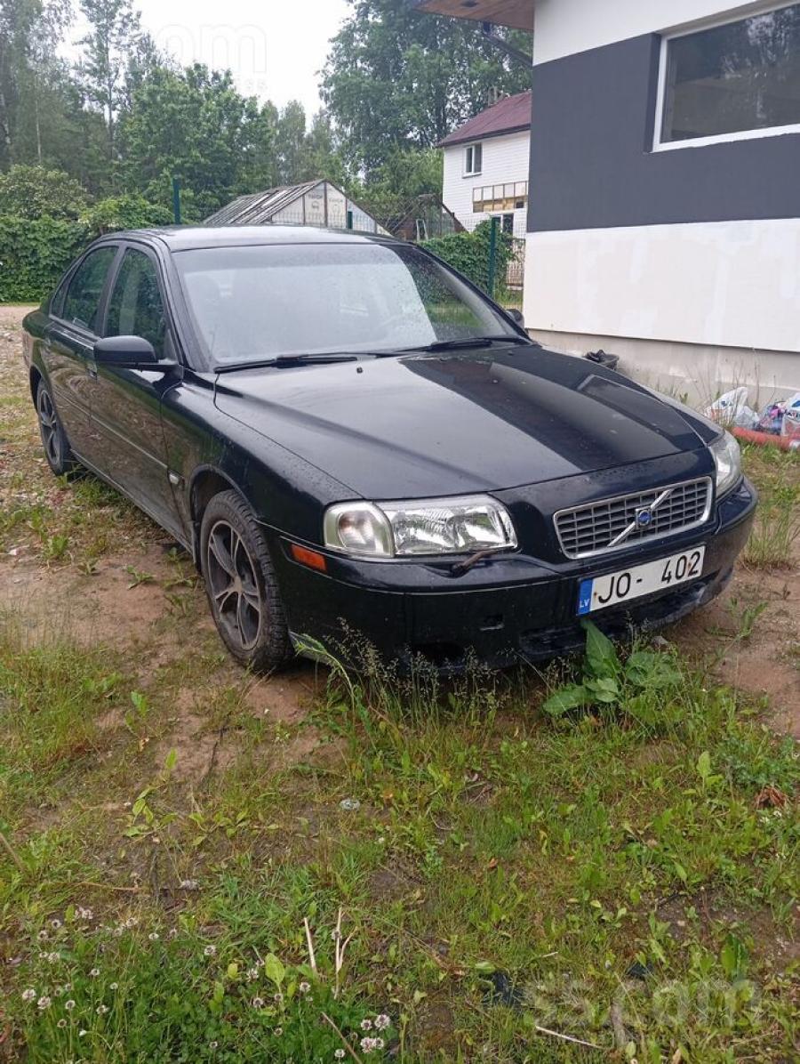 Black Volvo S80 2004 in Riga, with an engine capacity of 2.40 L and mileage of 471 thousand km for 1100 €, photo 1 on AUTOMOTO.COM.LV