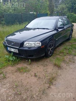 Black Volvo S80 2004 in Riga, with an engine capacity of 2.40 L and mileage of 471 thousand km for 1100 €, photo 3 on AUTOMOTO.COM.LV