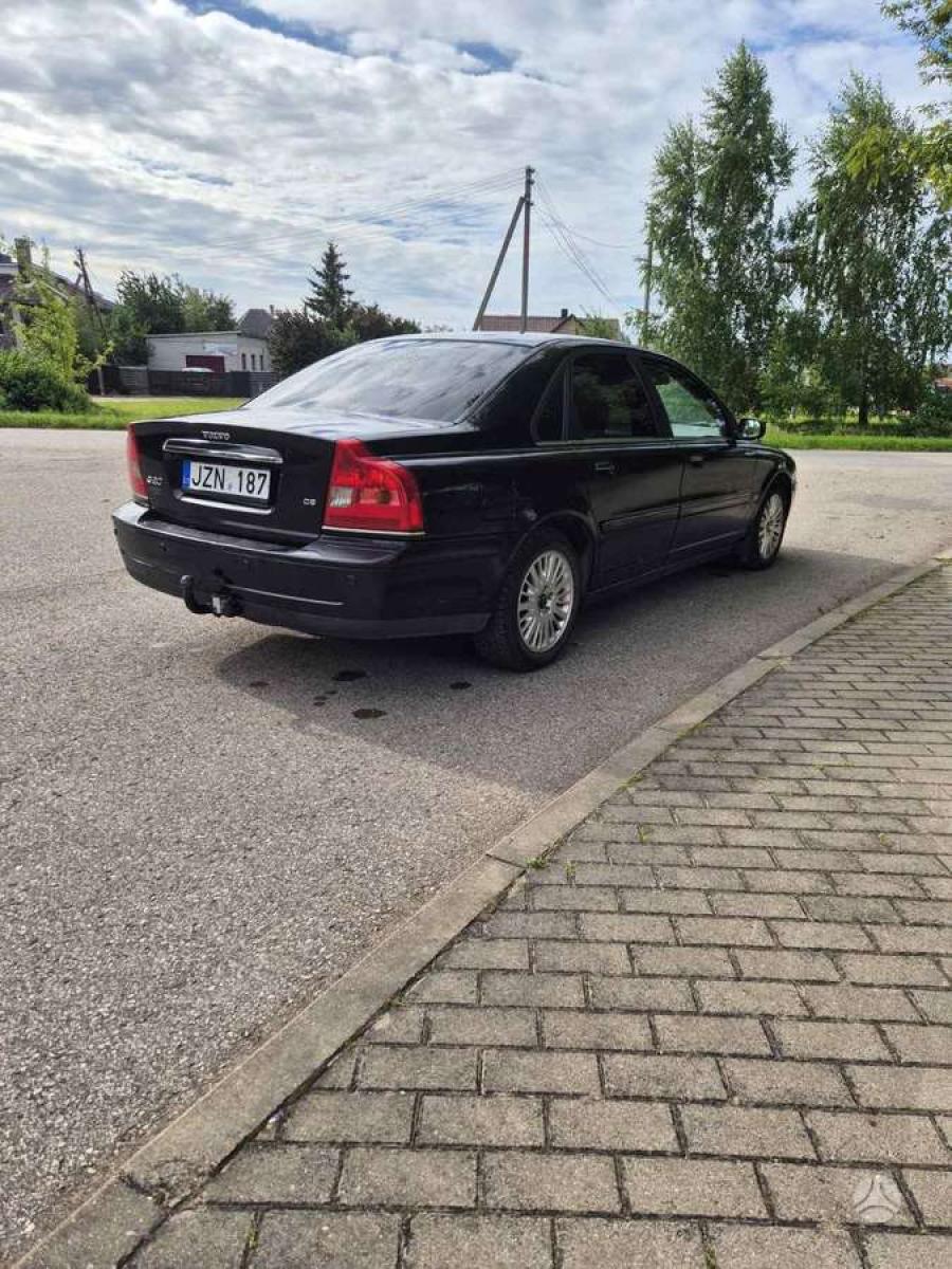 Melns Volvo S80 2004 Vilkaviškis, ar dzinēja tilpumu 2.40 L un nobraukumu 306 tūkst. km par 950 €, foto 4 vietnē AUTOMOTO.COM.LV