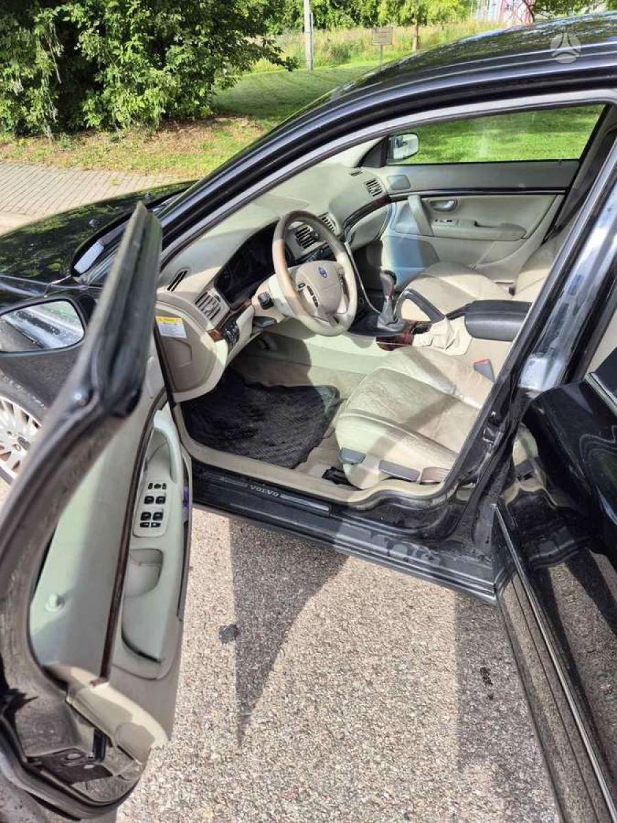 Melns Volvo S80 2004 Vilkaviškis, ar dzinēja tilpumu 2.40 L un nobraukumu 306 tūkst. km par 950 €, foto 7 vietnē AUTOMOTO.COM.LV