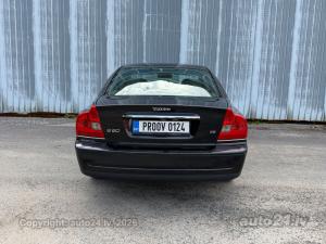 Black Volvo S80 2004 in Paide, with an engine capacity of 2.40 L and mileage of 326 thousand km for 4890 €, photo 8 on AUTOMOTO.COM.LV