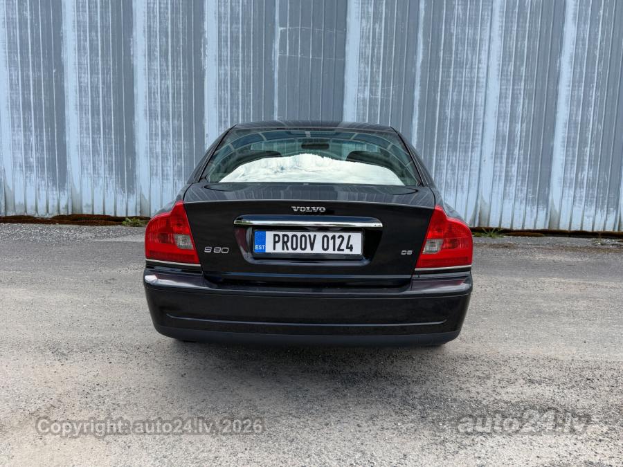 Black Volvo S80 2004 in Paide, with an engine capacity of 2.40 L and mileage of 326 thousand km for 4890 €, photo 8 on AUTOMOTO.COM.LV