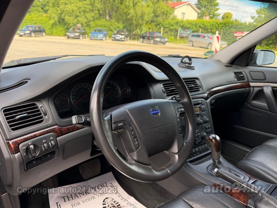 Black Volvo S80 2004 in Paide, with an engine capacity of 2.40 L and mileage of 326 thousand km for 4890 €, photo 16 on AUTOMOTO.COM.LV