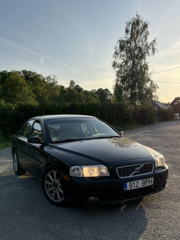 Black Volvo S80 2004 in Sillamae, with an engine capacity of 0.00 L and mileage of 372 thousand km for 900 €, photo 4 on AUTOMOTO.COM.LV