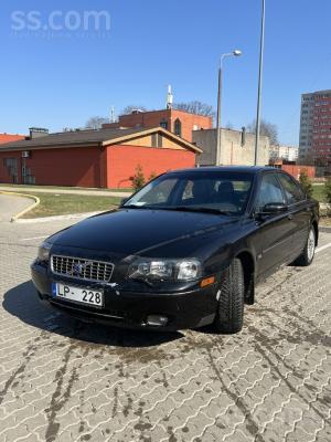Черный Вольво С80 2004 в Рига, объемом двигателя 2.50 л и пробегом 381 тыс. км за 1800 €, фото  на AUTOMOTO.COM.LV
