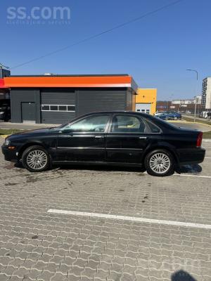 Black Volvo S80 2004 in Riga, with an engine capacity of 2.50 L and mileage of 381 thousand km for 1800 €, photo 3 on AUTOMOTO.COM.LV