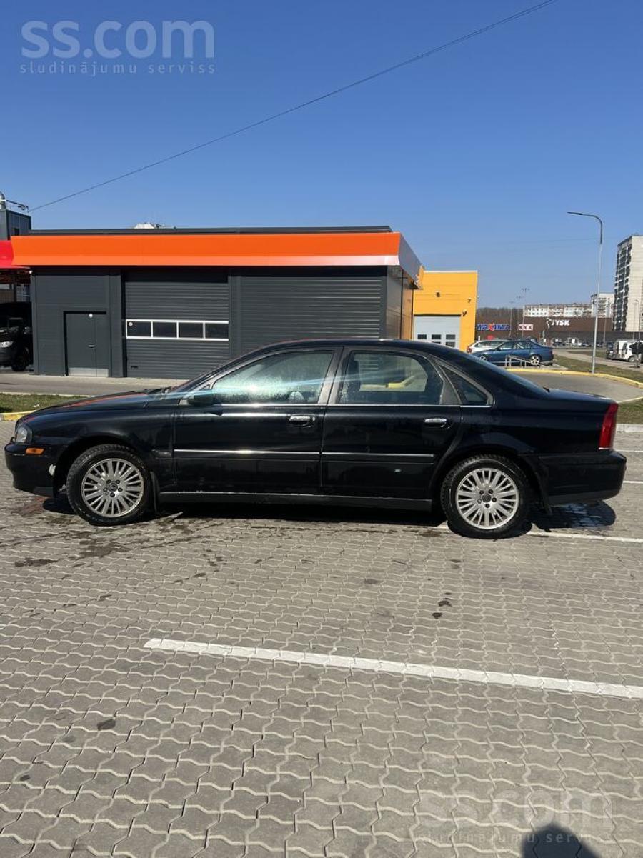 Black Volvo S80 2004 in Riga, with an engine capacity of 2.50 L and mileage of 381 thousand km for 1800 €, photo 3 on AUTOMOTO.COM.LV