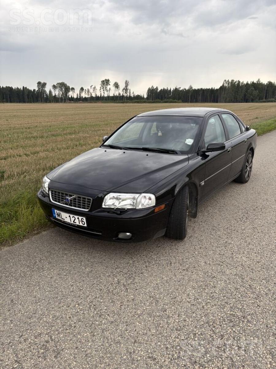 Melns Volvo S80 2004 Valmiera, ar dzinēja tilpumu 2.40 L un nobraukumu 249 tūkst. km par 2500 €, foto 1 vietnē AUTOMOTO.COM.LV