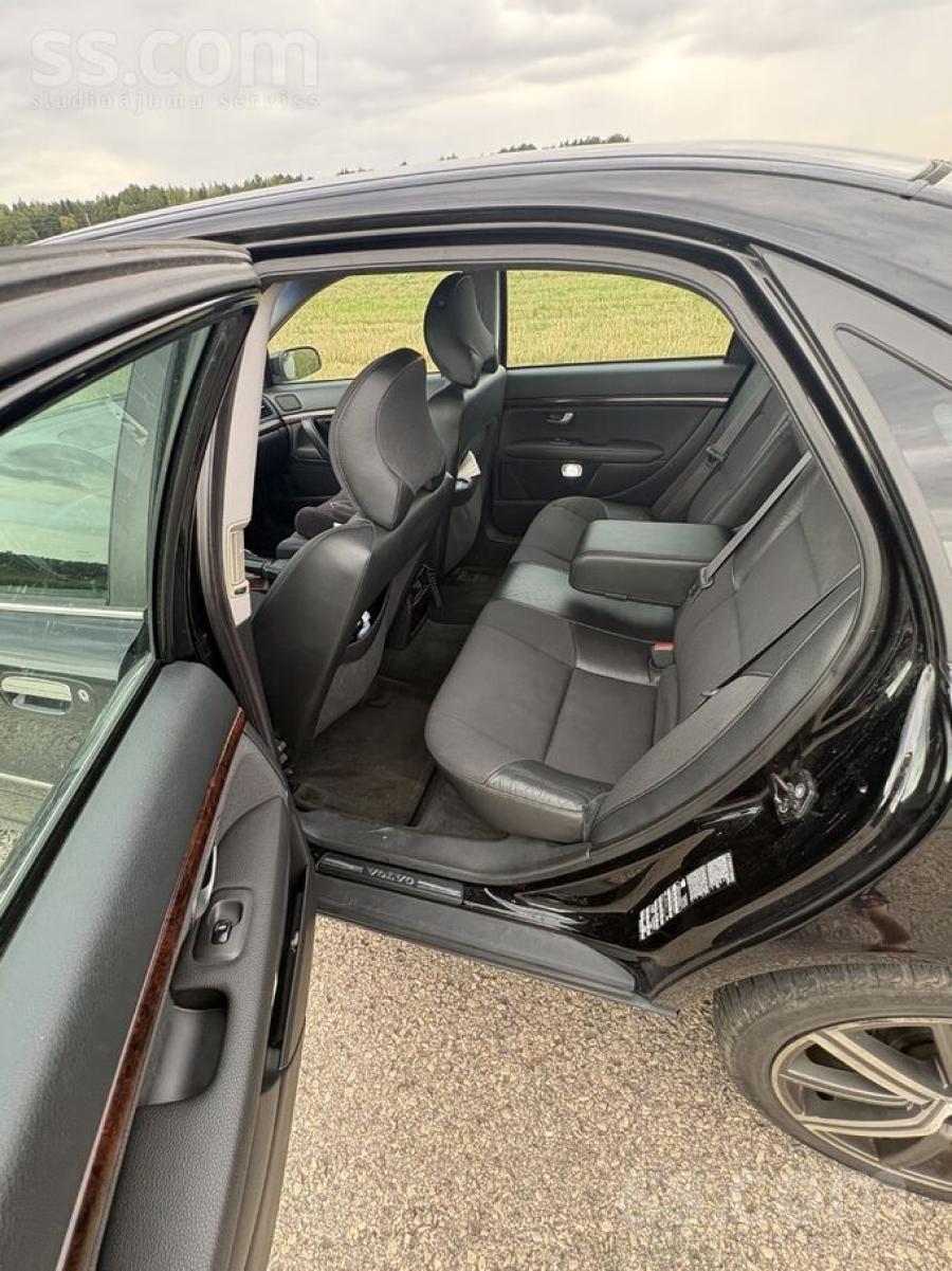 Melns Volvo S80 2004 Valmiera, ar dzinēja tilpumu 2.40 L un nobraukumu 249 tūkst. km par 2500 €, foto 3 vietnē AUTOMOTO.COM.LV