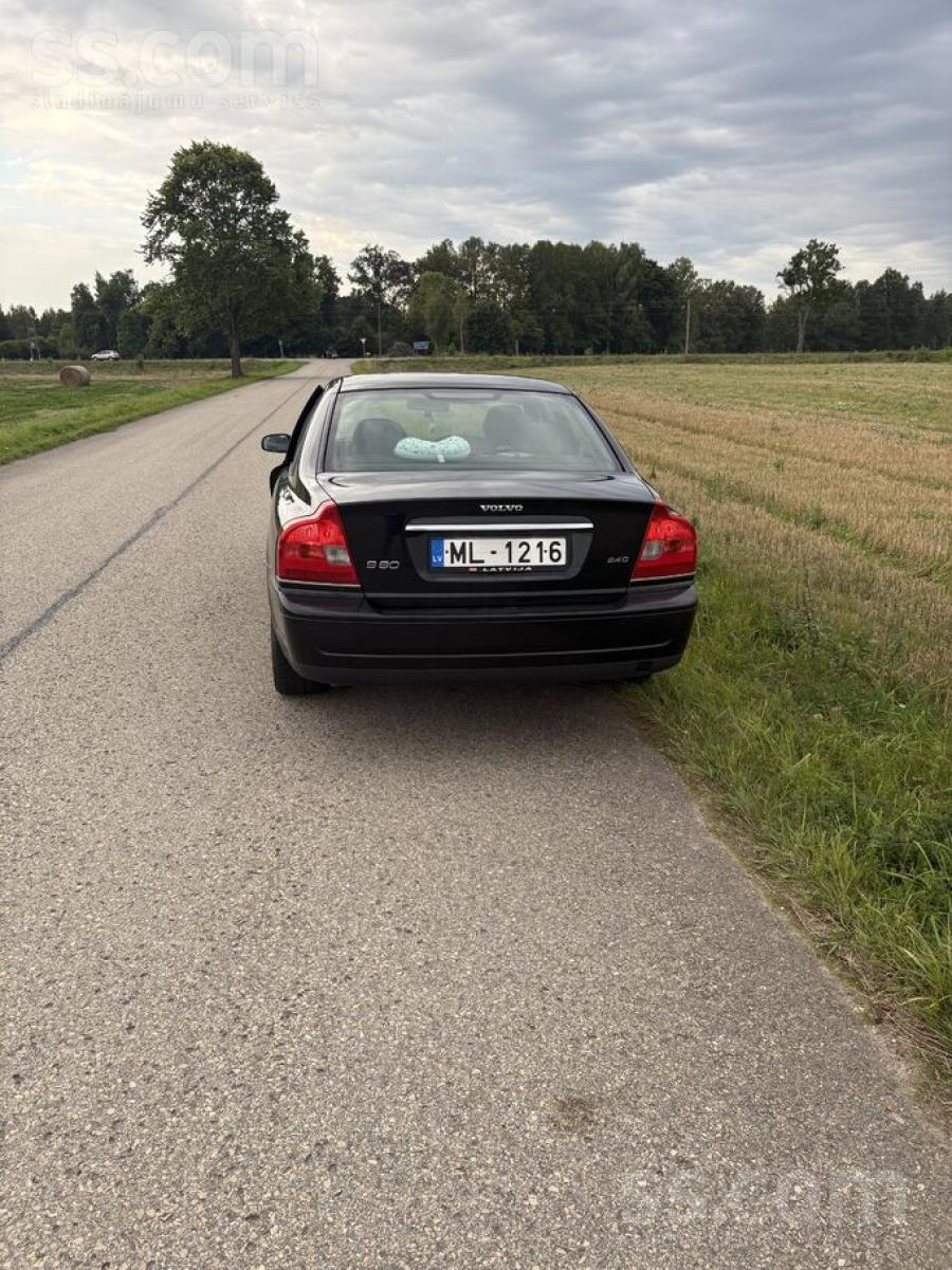 Melns Volvo S80 2004 Valmiera, ar dzinēja tilpumu 2.40 L un nobraukumu 249 tūkst. km par 2500 €, foto 10 vietnē AUTOMOTO.COM.LV