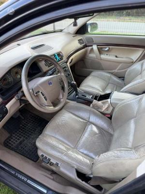 Melns Volvo S80 2004 Viļņa, ar dzinēja tilpumu 2.40 L un nobraukumu 381 tūkst. km par 650 €, foto  vietnē AUTOMOTO.COM.LV