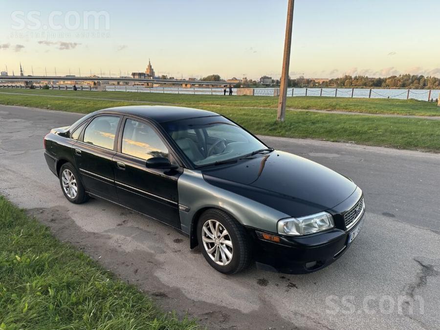 Melns Volvo S80 2004 Rīga, ar dzinēja tilpumu 2.40 L un nobraukumu 309 tūkst. km par 2100 €, foto 1 vietnē AUTOMOTO.COM.LV