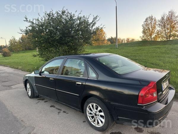 Black Volvo S80 2004 in Riga, with an engine capacity of 2.40 L and mileage of 309 thousand km for 2100 €, photo 5 on AUTOMOTO.COM.LV
