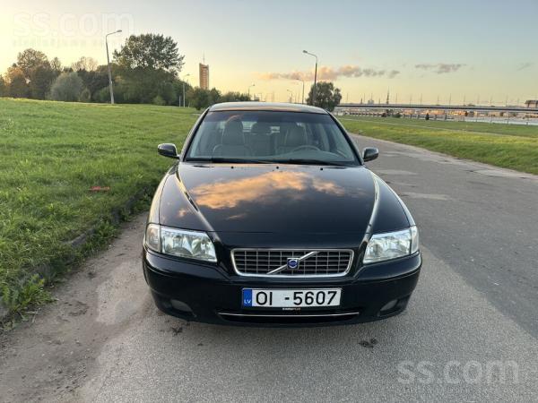 Black Volvo S80 2004 in Riga, with an engine capacity of 2.40 L and mileage of 309 thousand km for 2100 €, photo 9 on AUTOMOTO.COM.LV