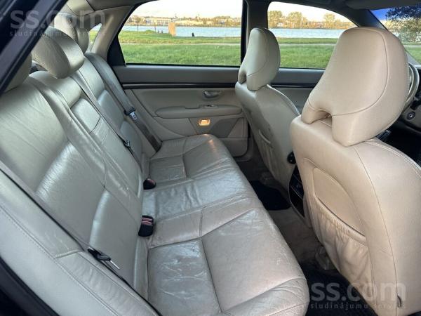 Black Volvo S80 2004 in Riga, with an engine capacity of 2.40 L and mileage of 309 thousand km for 2100 €, photo 10 on AUTOMOTO.COM.LV