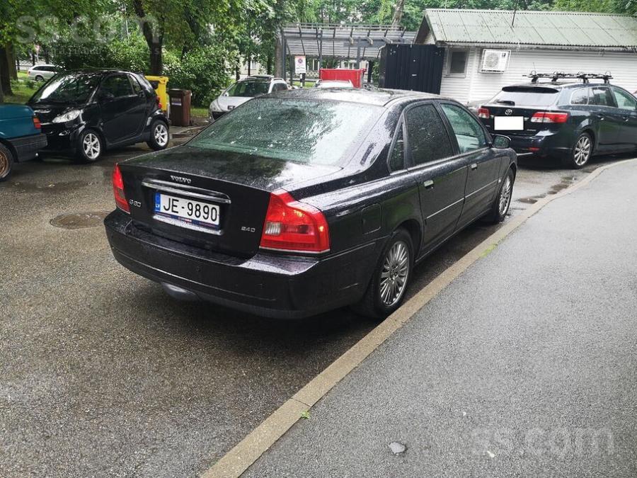 Melns Volvo S80 2005 Rīga, ar dzinēja tilpumu 2.40 L un nobraukumu 285 tūkst. km par 1700 €, foto 1 vietnē AUTOMOTO.COM.LV