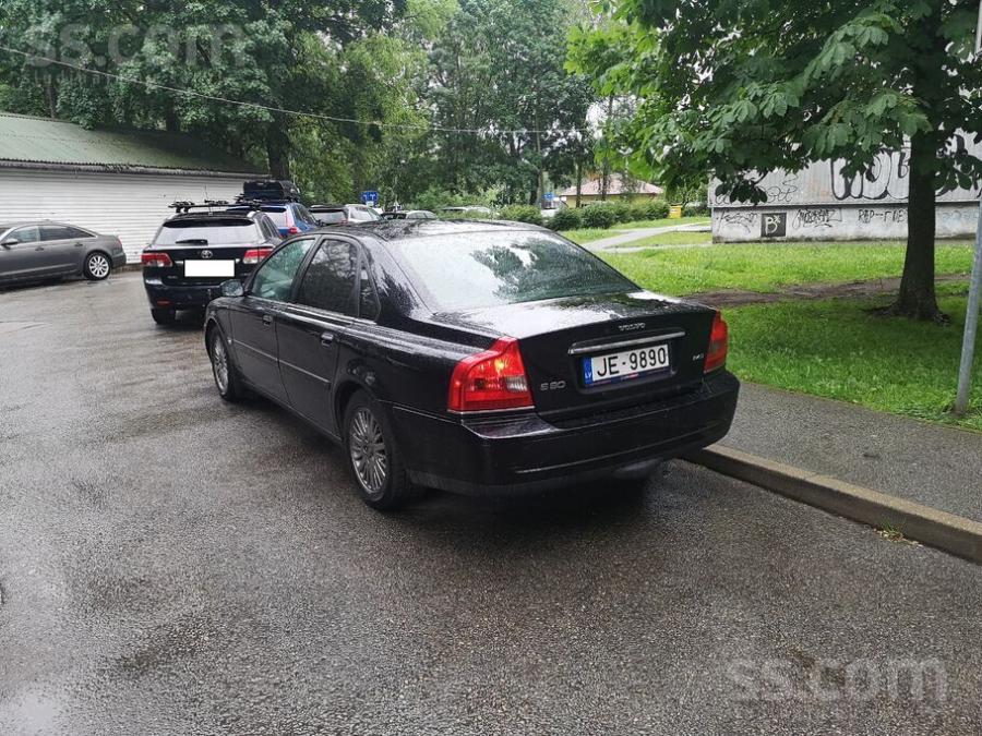 Melns Volvo S80 2005 Rīga, ar dzinēja tilpumu 2.40 L un nobraukumu 285 tūkst. km par 1700 €, foto 2 vietnē AUTOMOTO.COM.LV