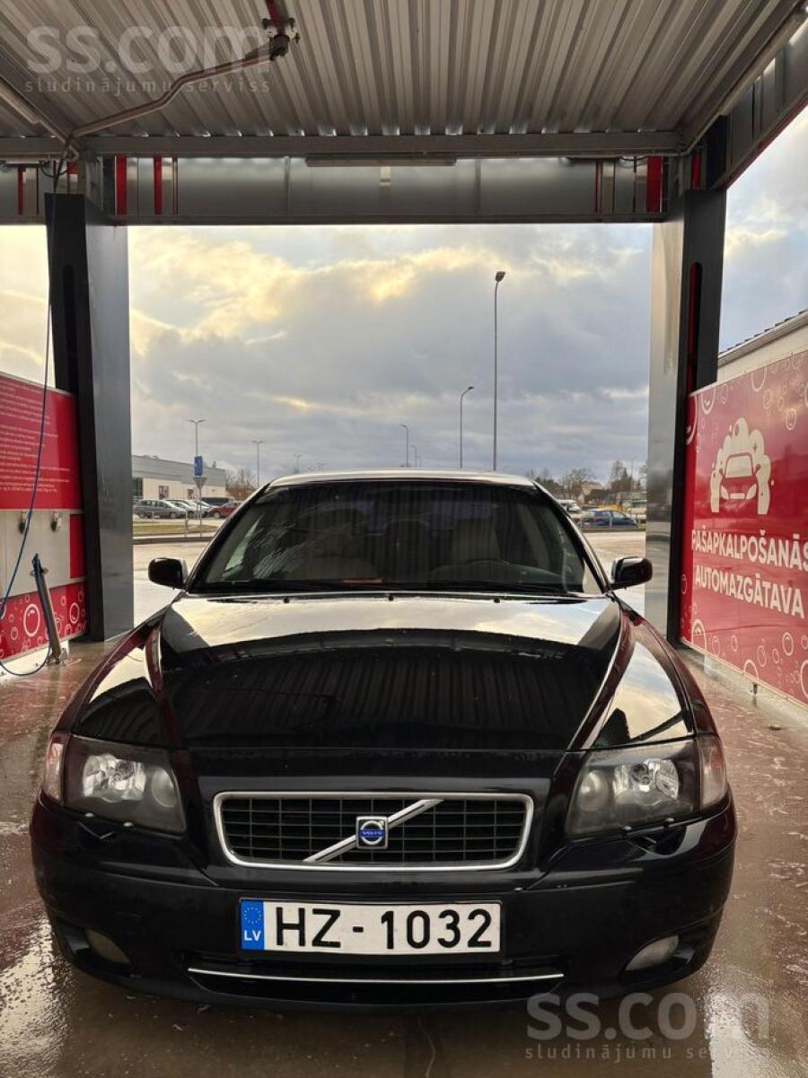 Black Volvo S80 2005 in Jekabpils, with an engine capacity of 2.40 L and mileage of 448 thousand km for 1650 €, photo 2 on AUTOMOTO.COM.LV