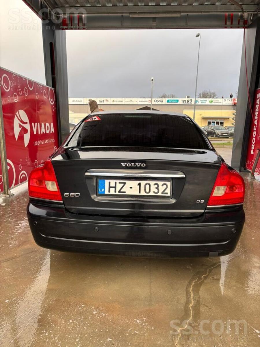 Black Volvo S80 2005 in Jekabpils, with an engine capacity of 2.40 L and mileage of 448 thousand km for 1650 €, photo 6 on AUTOMOTO.COM.LV