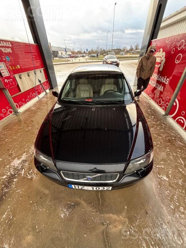 Black Volvo S80 2005 in Jekabpils, with an engine capacity of 2.40 L and mileage of 448 thousand km for 1650 €, photo 9 on AUTOMOTO.COM.LV