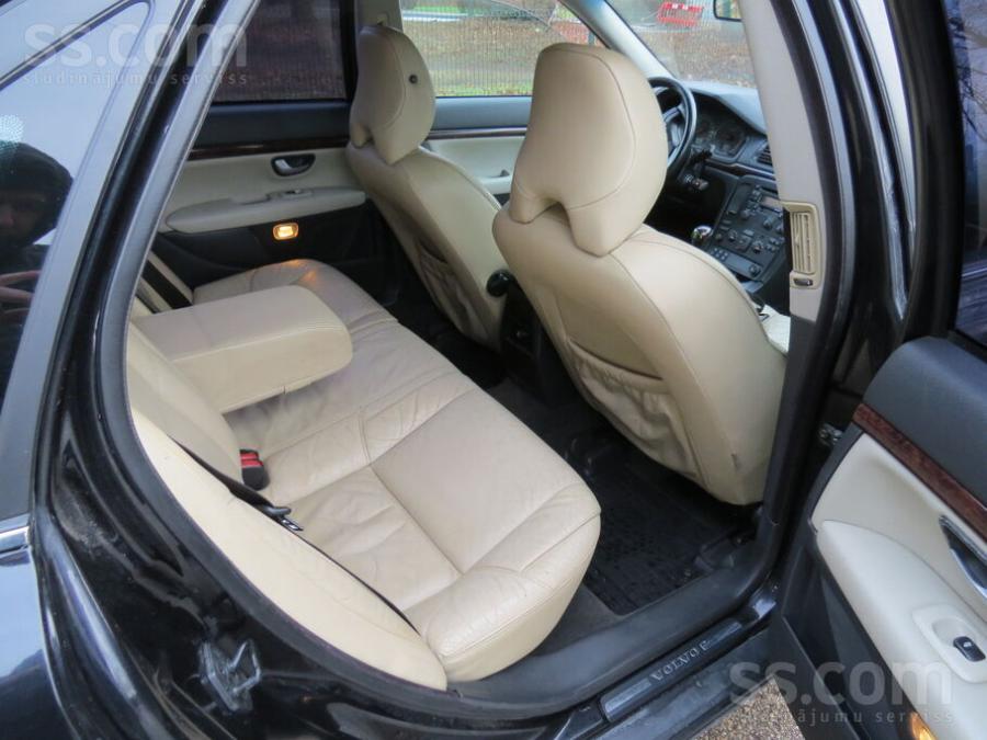 Black Volvo S80 2005 in Riga, with an engine capacity of 2.40 L and mileage of 450 thousand km for 1790 €, photo 12 on AUTOMOTO.COM.LV