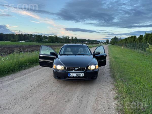 Black Volvo S80 2005 in Riga, with an engine capacity of 2.40 L and mileage of 488 thousand km for 1800 €, photo 1 on AUTOMOTO.COM.LV