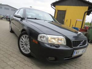 Black Volvo S80 2005 in Riga, with an engine capacity of 2.40 L and mileage of 300 thousand km for 1690 €, photo 6 on AUTOMOTO.COM.LV
