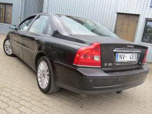 Black Volvo S80 2005 in Riga, with an engine capacity of 2.40 L and mileage of 300 thousand km for 1690 €, photo 7 on AUTOMOTO.COM.LV