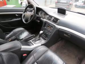 Black Volvo S80 2005 in Riga, with an engine capacity of 2.40 L and mileage of 300 thousand km for 1690 €, photo 16 on AUTOMOTO.COM.LV