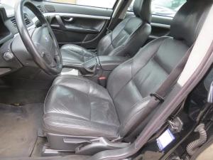 Black Volvo S80 2005 in Riga, with an engine capacity of 2.40 L and mileage of 300 thousand km for 1690 €, photo 17 on AUTOMOTO.COM.LV