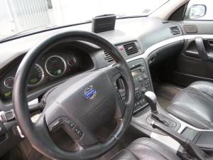 Black Volvo S80 2005 in Riga, with an engine capacity of 2.40 L and mileage of 300 thousand km for 1690 €, photo 18 on AUTOMOTO.COM.LV