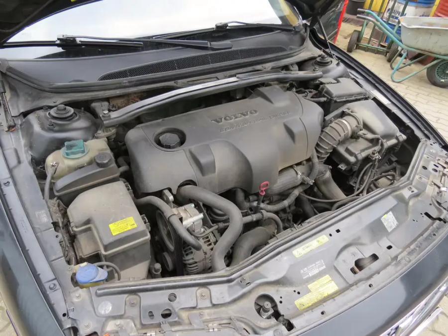 Black Volvo S80 2005 in Riga, with an engine capacity of 2.40 L and mileage of 300 thousand km for 1690 €, photo 21 on AUTOMOTO.COM.LV
