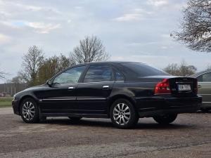 Black Volvo S80 2005 in Grobiņa, with an engine capacity of 2.40 L and mileage of 248 thousand km for 2000 €, photo 7 on AUTOMOTO.COM.LV