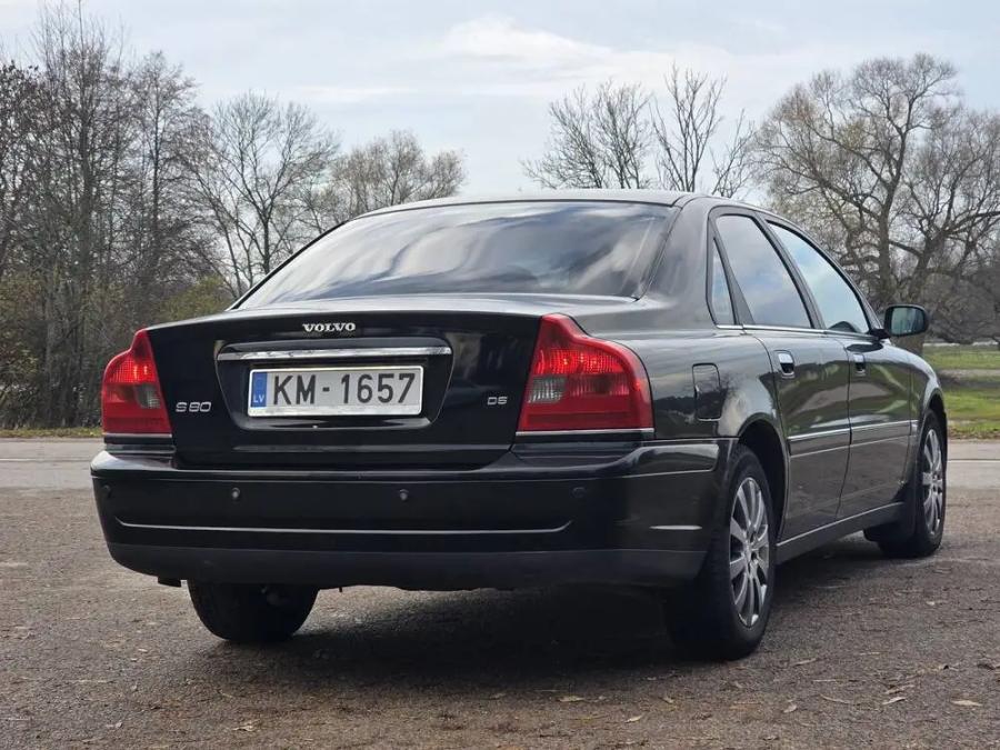 Black Volvo S80 2005 in Grobiņa, with an engine capacity of 2.40 L and mileage of 248 thousand km for 2000 €, photo 9 on AUTOMOTO.COM.LV