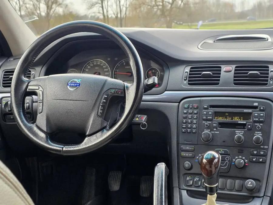 Black Volvo S80 2005 in Grobiņa, with an engine capacity of 2.40 L and mileage of 248 thousand km for 2000 €, photo 14 on AUTOMOTO.COM.LV