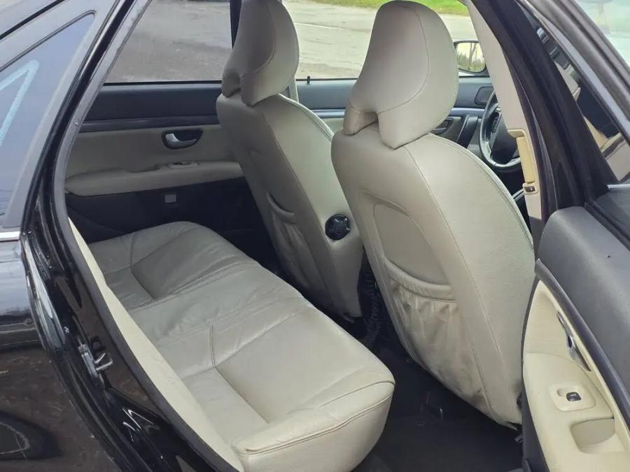 Black Volvo S80 2005 in Grobiņa, with an engine capacity of 2.40 L and mileage of 248 thousand km for 2000 €, photo 15 on AUTOMOTO.COM.LV